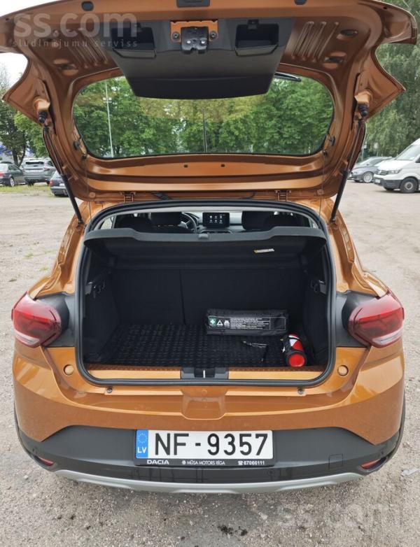 Orange Dacia Sandero 2022 in Riga, with an engine capacity of 1.00 L and mileage of 34 thousand km for 13000 €, photo 6 on AUTOMOTO.COM.LV