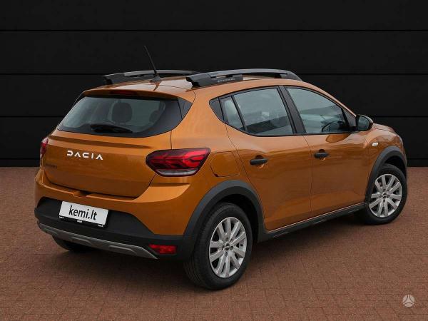 Orange Dacia Sandero 2024 in Vilnius, with an engine capacity of 1.00 L and mileage of 43 thousand km for 12550 €, photo 5 on AUTOMOTO.COM.LV