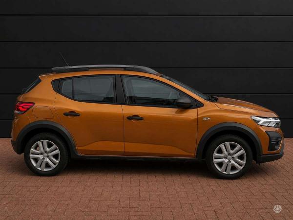 Orange Dacia Sandero 2024 in Vilnius, with an engine capacity of 1.00 L and mileage of 43 thousand km for 12550 €, photo 6 on AUTOMOTO.COM.LV
