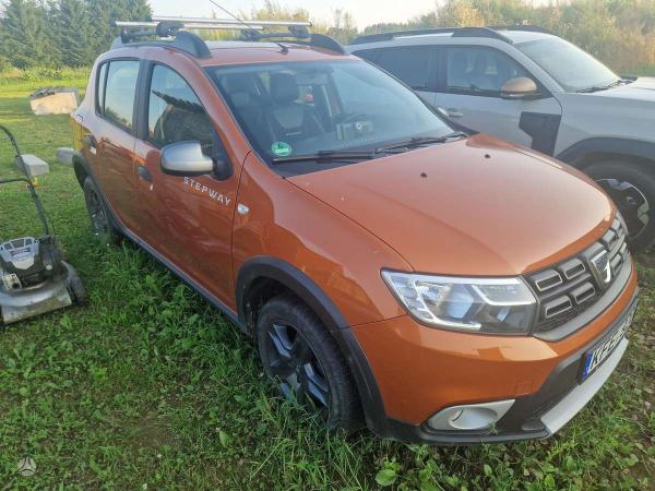 Orange Dacia Sandero 2018 in Vilnius, with an engine capacity of 0.90 L and mileage of 48 thousand km for 6000 €, photo 1 on AUTOMOTO.COM.LV