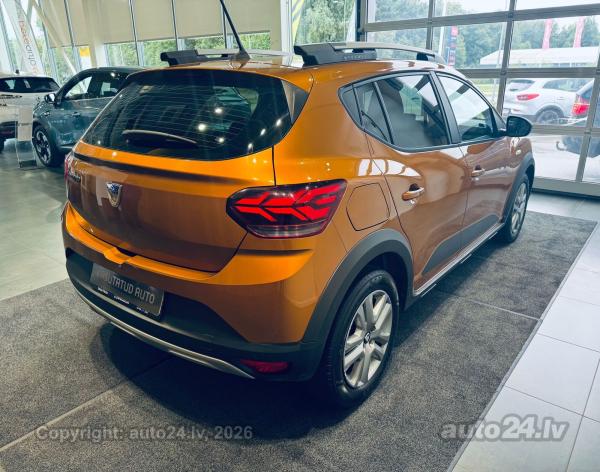 Orange Dacia Sandero 2021 in Parnu, with an engine capacity of 1.00 L and mileage of 135 thousand km for 8900 €, photo 2 on AUTOMOTO.COM.LV