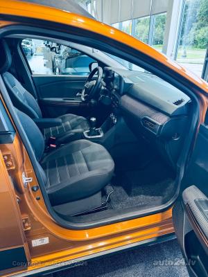 Orange Dacia Sandero 2021 in Parnu, with an engine capacity of 1.00 L and mileage of 135 thousand km for 8900 €, photo 17 on AUTOMOTO.COM.LV