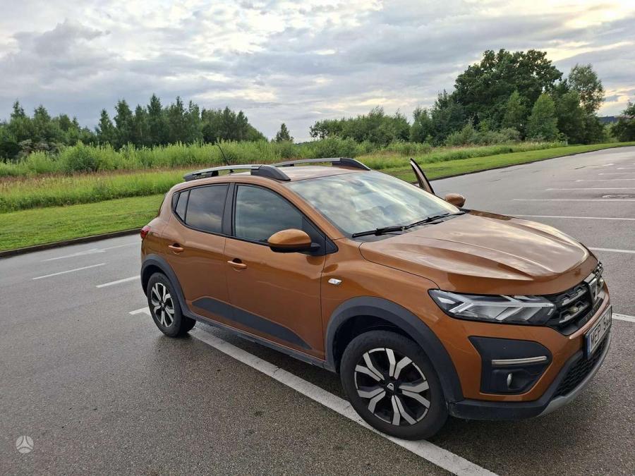 Orange Dacia Sandero 2022 in Panevezys, with an engine capacity of 1.00 L and mileage of 86 thousand km for 10500 €, photo 1 on AUTOMOTO.COM.LV