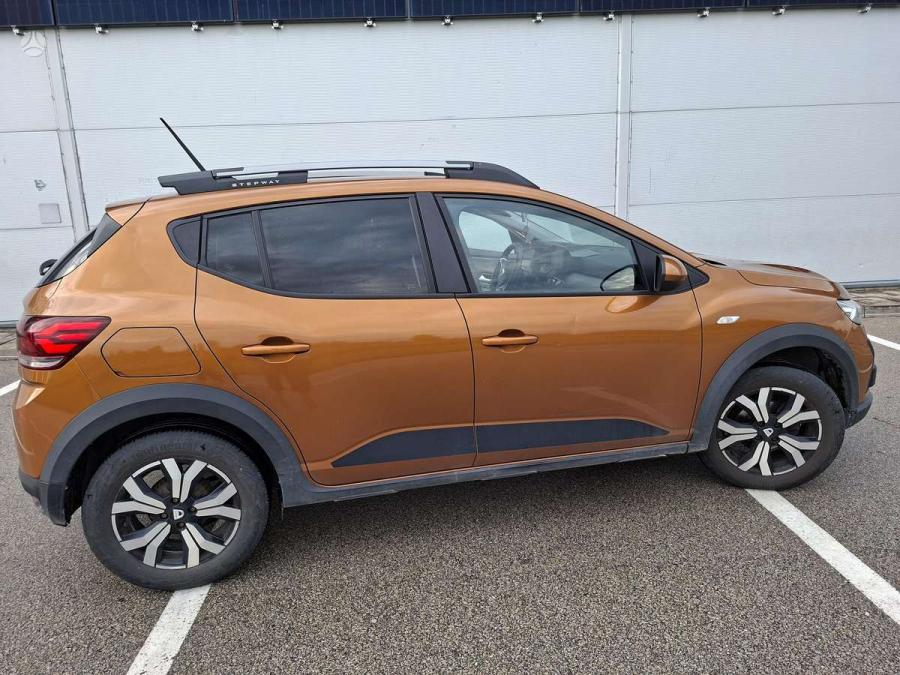 Orange Dacia Sandero 2022 in Panevezys, with an engine capacity of 1.00 L and mileage of 86 thousand km for 10500 €, photo 4 on AUTOMOTO.COM.LV