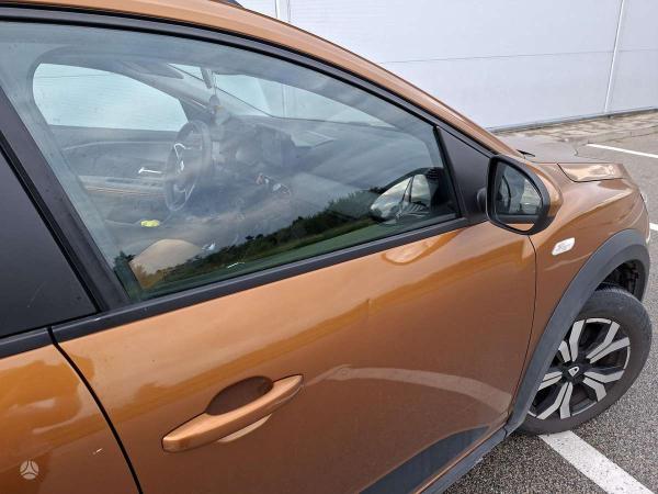 Oranžs Dacia Sandero 2022 Panevēža, ar dzinēja tilpumu 1.00 L un nobraukumu 86 tūkst. km par 10500 €, foto 5 vietnē AUTOMOTO.COM.LV