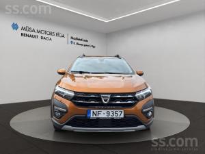 Orange Dacia Sandero 2022 in Riga, with an engine capacity of 1.00 L and mileage of 34 thousand km for 12295 €, photo 3 on AUTOMOTO.COM.LV