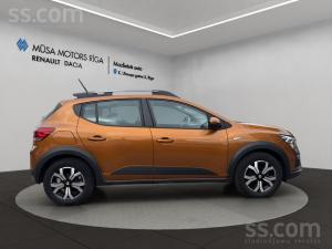 Orange Dacia Sandero 2022 in Riga, with an engine capacity of 1.00 L and mileage of 34 thousand km for 12295 €, photo 8 on AUTOMOTO.COM.LV