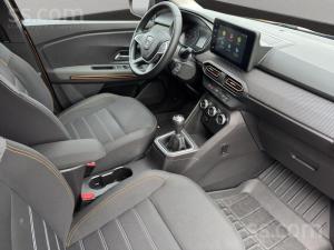 Orange Dacia Sandero 2022 in Riga, with an engine capacity of 1.00 L and mileage of 34 thousand km for 12295 €, photo 11 on AUTOMOTO.COM.LV