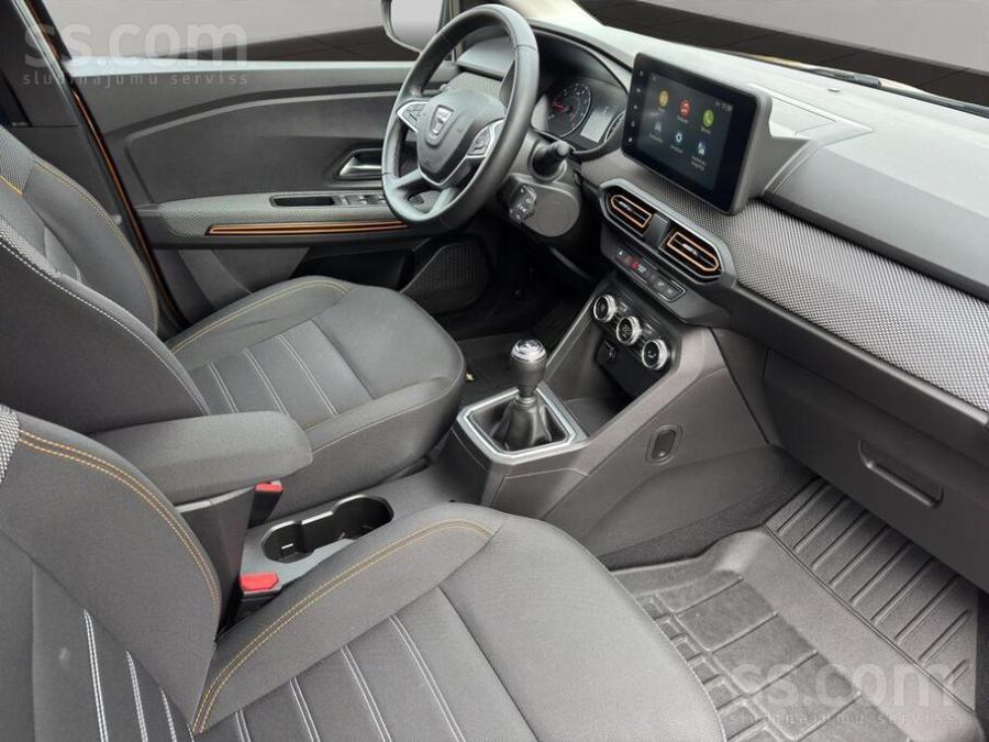 Orange Dacia Sandero 2022 in Riga, with an engine capacity of 1.00 L and mileage of 34 thousand km for 12295 €, photo 11 on AUTOMOTO.COM.LV