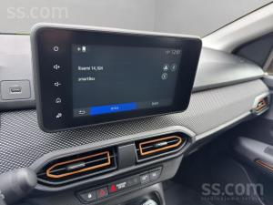Orange Dacia Sandero 2022 in Riga, with an engine capacity of 1.00 L and mileage of 34 thousand km for 12295 €, photo 17 on AUTOMOTO.COM.LV