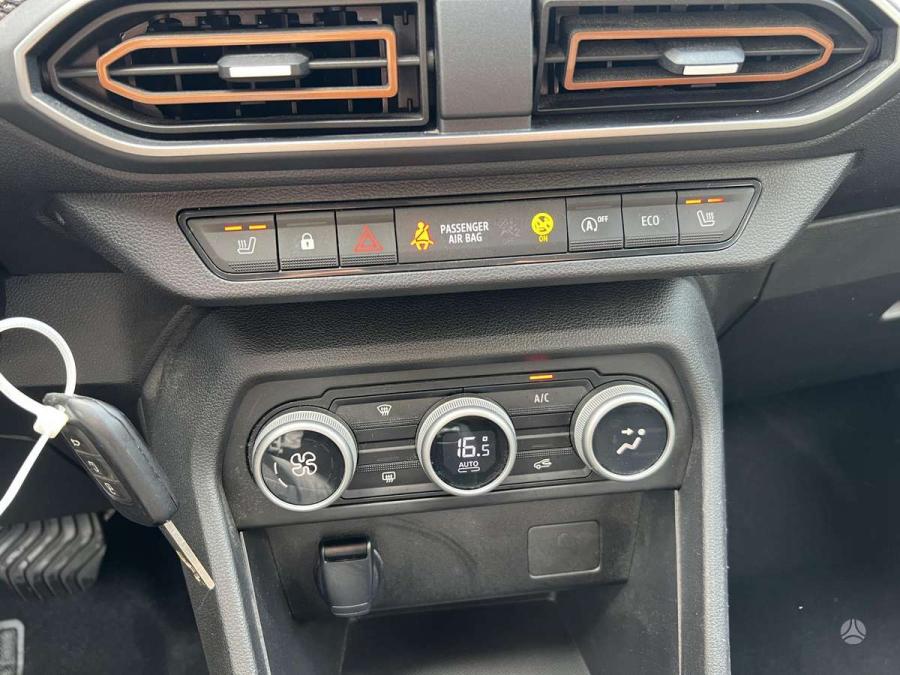 Orange Dacia Sandero 2023 in Kaunas, with an engine capacity of 1.00 L and mileage of 12 thousand km for 6900 €, photo 23 on AUTOMOTO.COM.LV
