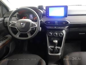 Orange Dacia Sandero 2023 in Tallinn, with an engine capacity of 1.00 L and mileage of 63 thousand km for 11900 €, photo 8 on AUTOMOTO.COM.LV
