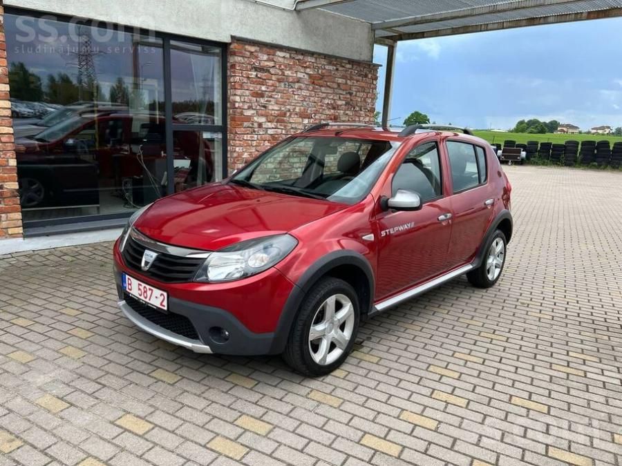 Red Dacia Sandero 2010 in Talsi, with an engine capacity of 1.60 L and mileage of 189 thousand km for 6370 €, photo 1 on AUTOMOTO.COM.LV