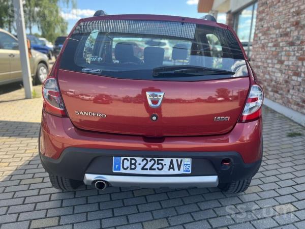 Sarkans Dacia Sandero 2012 Talsi, ar dzinēja tilpumu 1.50 L un nobraukumu 203 tūkst. km par 6770 €, foto 6 vietnē AUTOMOTO.COM.LV