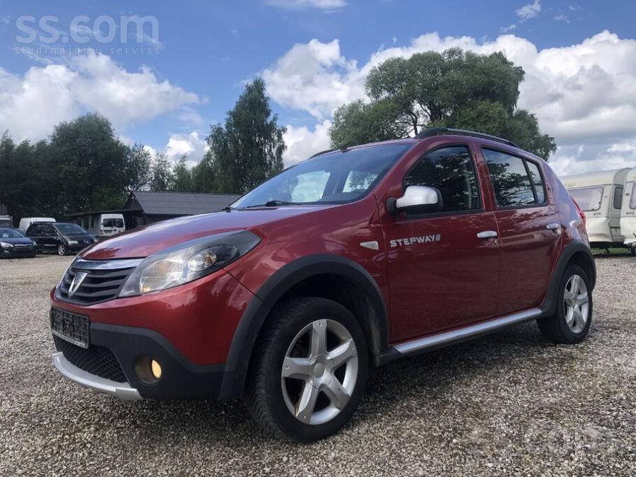 Red Dacia Sandero 2012 in Valmiera, with an engine capacity of 1.60 L and mileage of 204 thousand km for 4290 €, photo 1 on AUTOMOTO.COM.LV