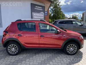 Red Dacia Sandero 2015 in Talsi, with an engine capacity of 1.50 L and mileage of 183 thousand km for 3900 €, photo 3 on AUTOMOTO.COM.LV
