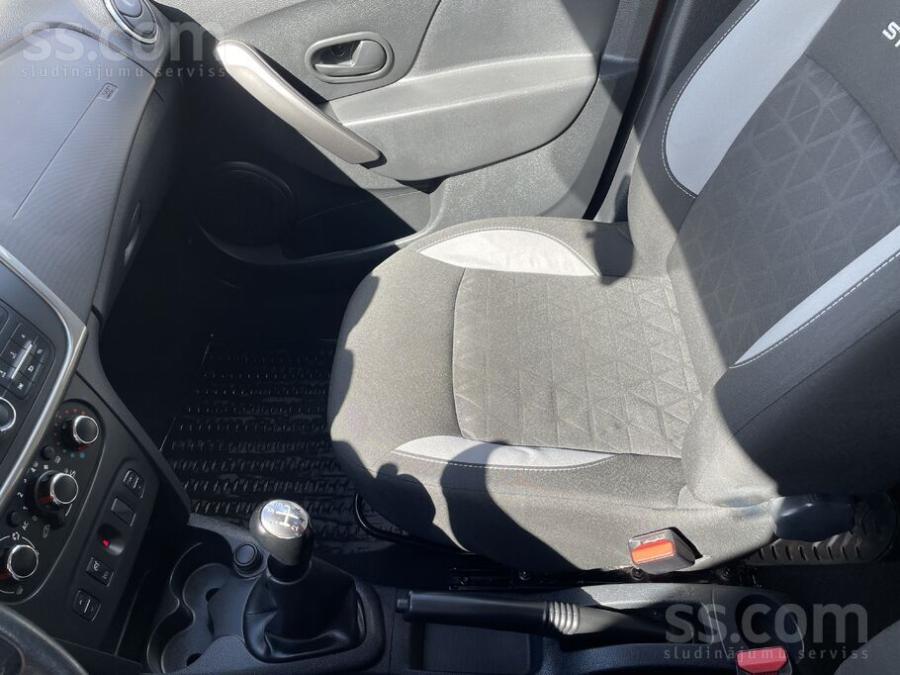 Red Dacia Sandero 2015 in Talsi, with an engine capacity of 1.50 L and mileage of 183 thousand km for 3900 €, photo 20 on AUTOMOTO.COM.LV
