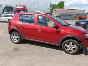 Sarkans Dacia Sandero 2016 Marijampole, ar dzinēja tilpumu 1.46 L un nobraukumu 211 tūkst. km par 2500 €, foto 3 vietnē AUTOMOTO.COM.LV