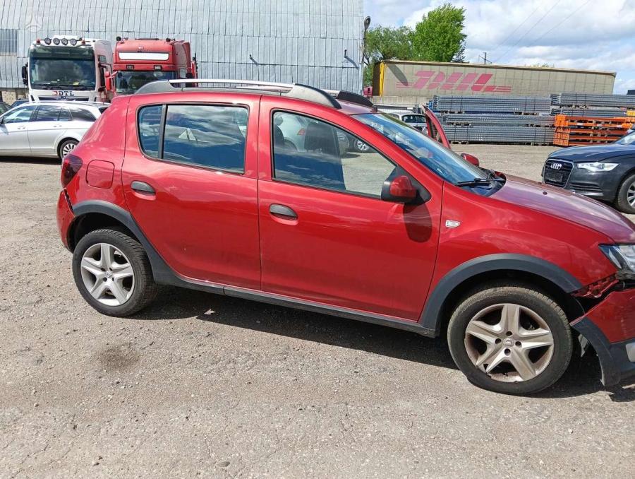 Sarkans Dacia Sandero 2016 Marijampole, ar dzinēja tilpumu 1.46 L un nobraukumu 211 tūkst. km par 2500 €, foto 3 vietnē AUTOMOTO.COM.LV