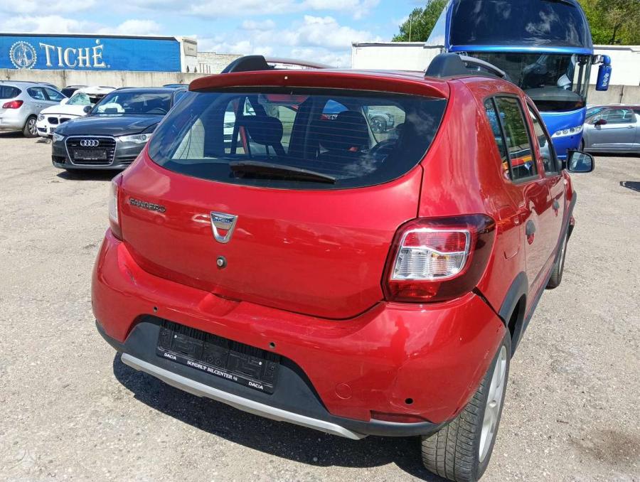 Sarkans Dacia Sandero 2016 Marijampole, ar dzinēja tilpumu 1.46 L un nobraukumu 211 tūkst. km par 2500 €, foto 12 vietnē AUTOMOTO.COM.LV