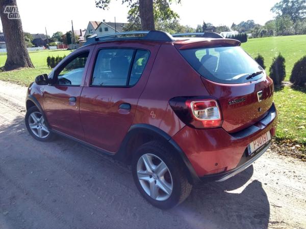 Sarkans Dacia Sandero 2016 Vilkaviškis, ar dzinēja tilpumu 1.50 L un nobraukumu 211 tūkst. km par 3250 €, foto 7 vietnē AUTOMOTO.COM.LV
