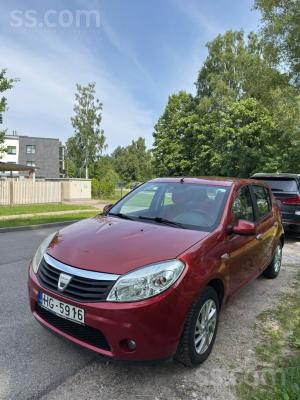Sarkans Dacia Sandero 2008 Rīga, ar dzinēja tilpumu 1.60 L un nobraukumu 134 tūkst. km par 1750 €, foto  vietnē AUTOMOTO.COM.LV
