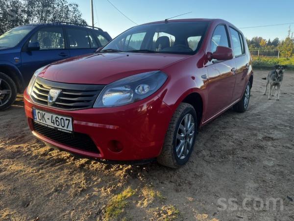 Red Dacia Sandero 2008 in Riga, with an engine capacity of 1.40 L and mileage of 198 thousand km for 1700 €, photo 1 on AUTOMOTO.COM.LV