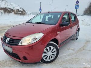 Sarkans Dacia Sandero 2009 Viļņa, ar dzinēja tilpumu 1.40 L un nobraukumu 106 tūkst. km par 1550 €, foto  vietnē AUTOMOTO.COM.LV