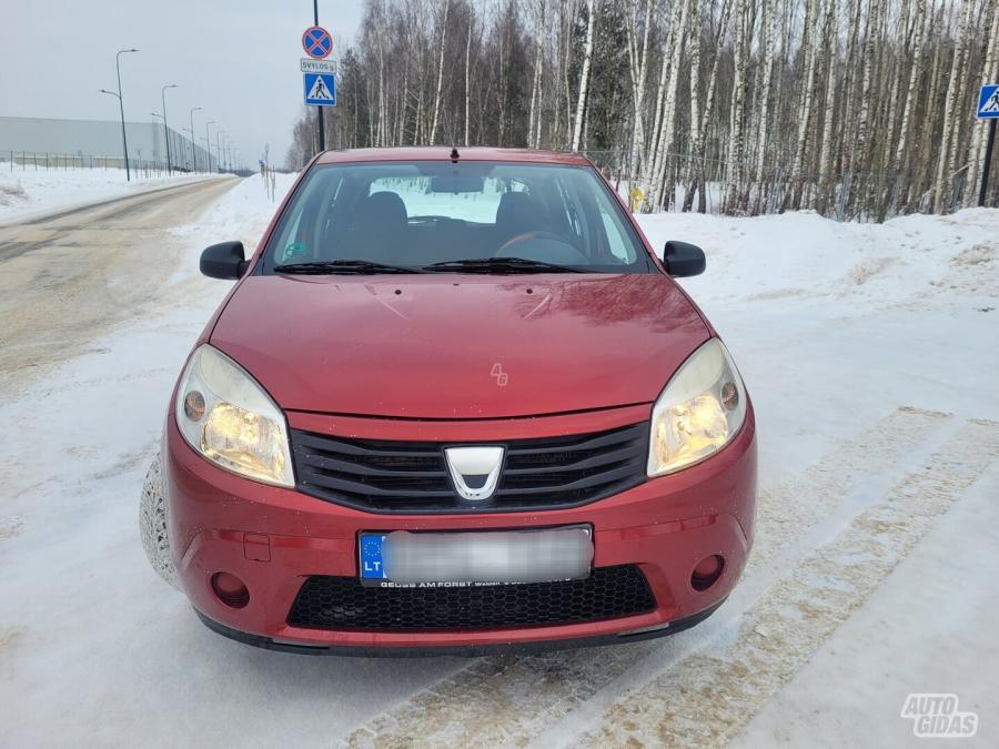 Red Dacia Sandero 2009 in Vilnius, with an engine capacity of 1.40 L and mileage of 106 thousand km for 1550 €, photo 2 on AUTOMOTO.COM.LV
