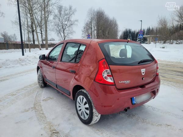 Sarkans Dacia Sandero 2009 Viļņa, ar dzinēja tilpumu 1.40 L un nobraukumu 106 tūkst. km par 1550 €, foto 4 vietnē AUTOMOTO.COM.LV