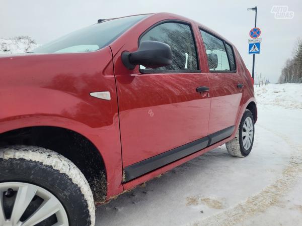 Sarkans Dacia Sandero 2009 Viļņa, ar dzinēja tilpumu 1.40 L un nobraukumu 106 tūkst. km par 1550 €, foto 9 vietnē AUTOMOTO.COM.LV