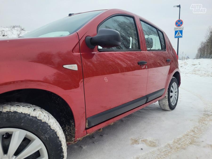 Red Dacia Sandero 2009 in Vilnius, with an engine capacity of 1.40 L and mileage of 106 thousand km for 1550 €, photo 9 on AUTOMOTO.COM.LV