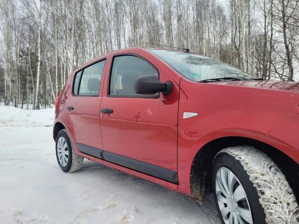 Sarkans Dacia Sandero 2009 Viļņa, ar dzinēja tilpumu 1.40 L un nobraukumu 106 tūkst. km par 1550 €, foto 10 vietnē AUTOMOTO.COM.LV