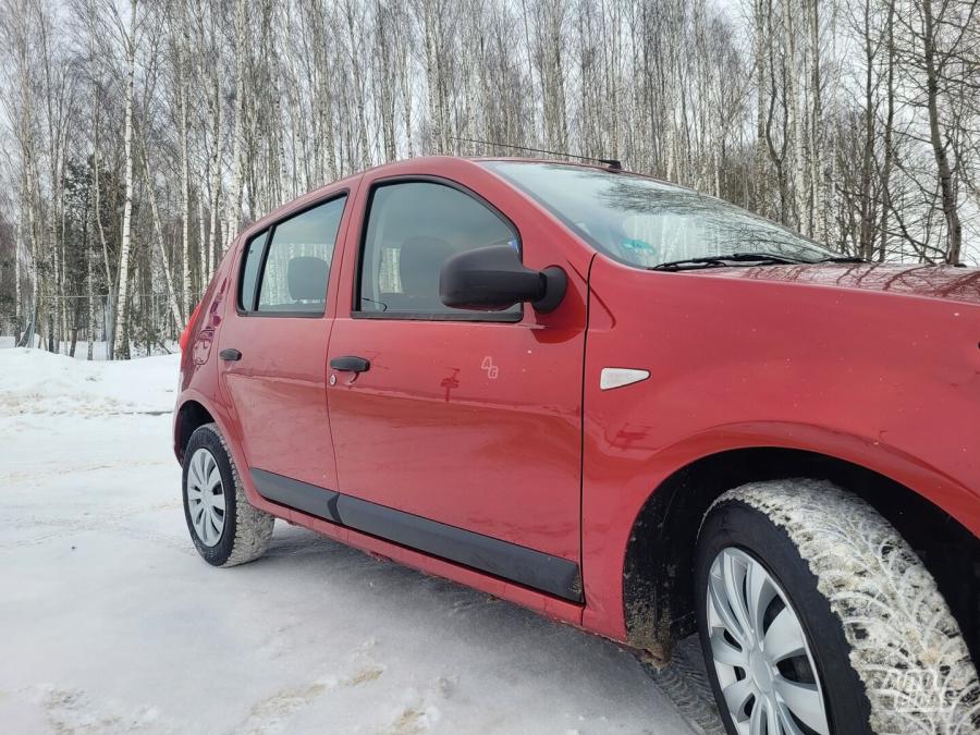 Red Dacia Sandero 2009 in Vilnius, with an engine capacity of 1.40 L and mileage of 106 thousand km for 1550 €, photo 10 on AUTOMOTO.COM.LV