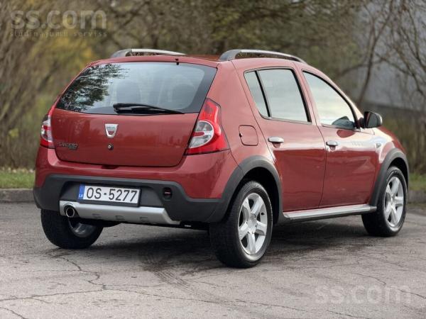 Red Dacia Sandero 2010 in Riga, with an engine capacity of 1.60 L and mileage of 150 thousand km for 3990 €, photo 4 on AUTOMOTO.COM.LV