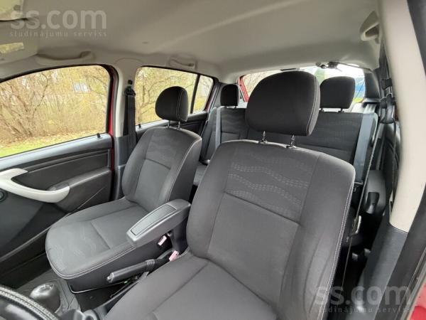 Red Dacia Sandero 2010 in Riga, with an engine capacity of 1.60 L and mileage of 150 thousand km for 3990 €, photo 11 on AUTOMOTO.COM.LV