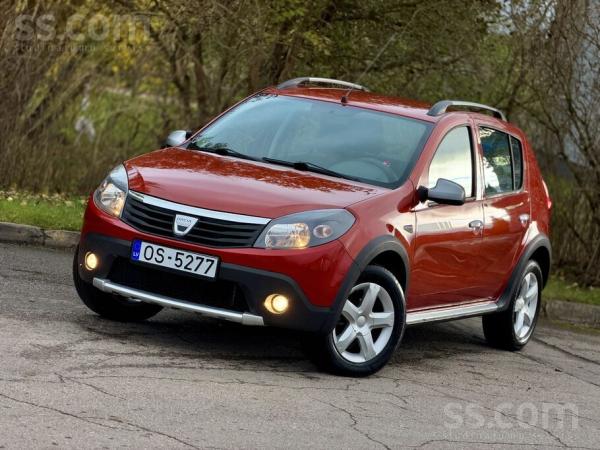 Red Dacia Sandero 2010 in Riga, with an engine capacity of 1.60 L and mileage of 150 thousand km for 3990 €, photo 1 on AUTOMOTO.COM.LV