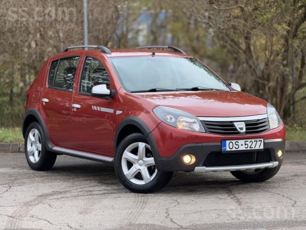 Red Dacia Sandero 2010 in Riga, with an engine capacity of 1.60 L and mileage of 150 thousand km for 3990 €, photo 3 on AUTOMOTO.COM.LV