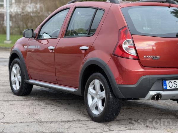Red Dacia Sandero 2010 in Riga, with an engine capacity of 1.60 L and mileage of 150 thousand km for 3990 €, photo 8 on AUTOMOTO.COM.LV