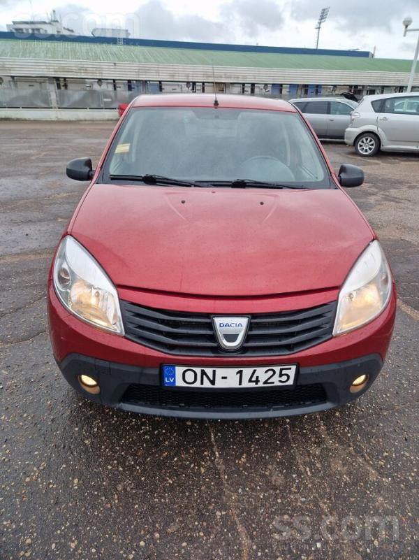 Sarkans Dacia Sandero 2011 Daugavpils, ar dzinēja tilpumu 1.20 L un nobraukumu 305 tūkst. km par 750 €, foto 1 vietnē AUTOMOTO.COM.LV