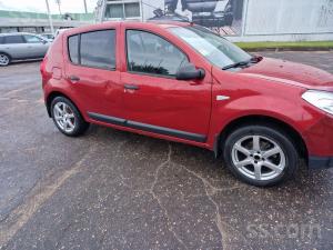 Red Dacia Sandero 2011 in Daugavpils, with an engine capacity of 1.20 L and mileage of 305 thousand km for 750 €, photo 3 on AUTOMOTO.COM.LV