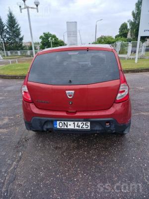 Red Dacia Sandero 2011 in Daugavpils, with an engine capacity of 1.20 L and mileage of 305 thousand km for 750 €, photo 6 on AUTOMOTO.COM.LV