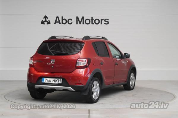 Red Dacia Sandero 2013 in Tallinn, with an engine capacity of 1.50 L and mileage of 169 thousand km for 99000 €, photo 4 on AUTOMOTO.COM.LV