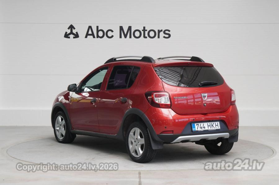 Red Dacia Sandero 2013 in Tallinn, with an engine capacity of 1.50 L and mileage of 169 thousand km for 99000 €, photo 7 on AUTOMOTO.COM.LV