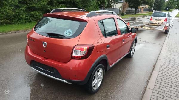 Sarkans Dacia Sandero 2014 Marijampole, ar dzinēja tilpumu 0.90 L un nobraukumu 166 tūkst. km par 3100 €, foto 4 vietnē AUTOMOTO.COM.LV