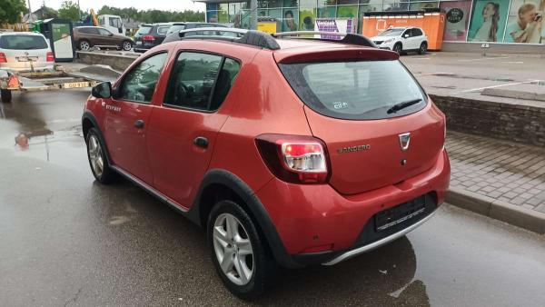 Sarkans Dacia Sandero 2014 Marijampole, ar dzinēja tilpumu 0.90 L un nobraukumu 166 tūkst. km par 3100 €, foto 6 vietnē AUTOMOTO.COM.LV