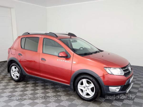 Red Dacia Sandero 2014 in Tallinn, with an engine capacity of 0.90 L and mileage of 219 thousand km for 2499 €, photo 1 on AUTOMOTO.COM.LV