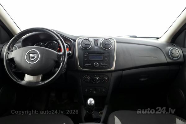 Red Dacia Sandero 2014 in Tallinn, with an engine capacity of 0.90 L and mileage of 219 thousand km for 2499 €, photo 5 on AUTOMOTO.COM.LV