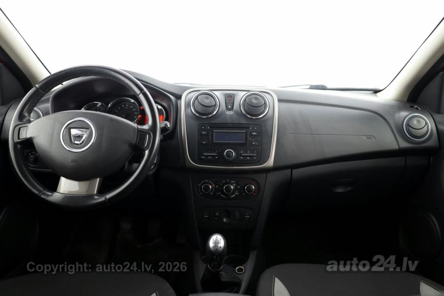 Red Dacia Sandero 2014 in Tallinn, with an engine capacity of 0.90 L and mileage of 219 thousand km for 2499 €, photo 6 on AUTOMOTO.COM.LV