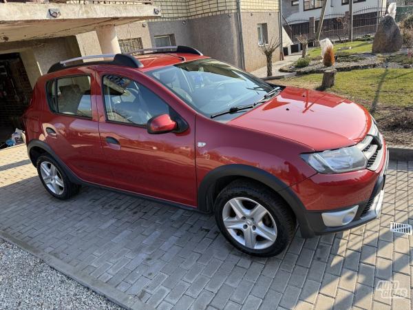 Sarkans Dacia Sandero 2015 Viļņa, ar dzinēja tilpumu 0.90 L un nobraukumu 61 tūkst. km par 4750 €, foto 3 vietnē AUTOMOTO.COM.LV